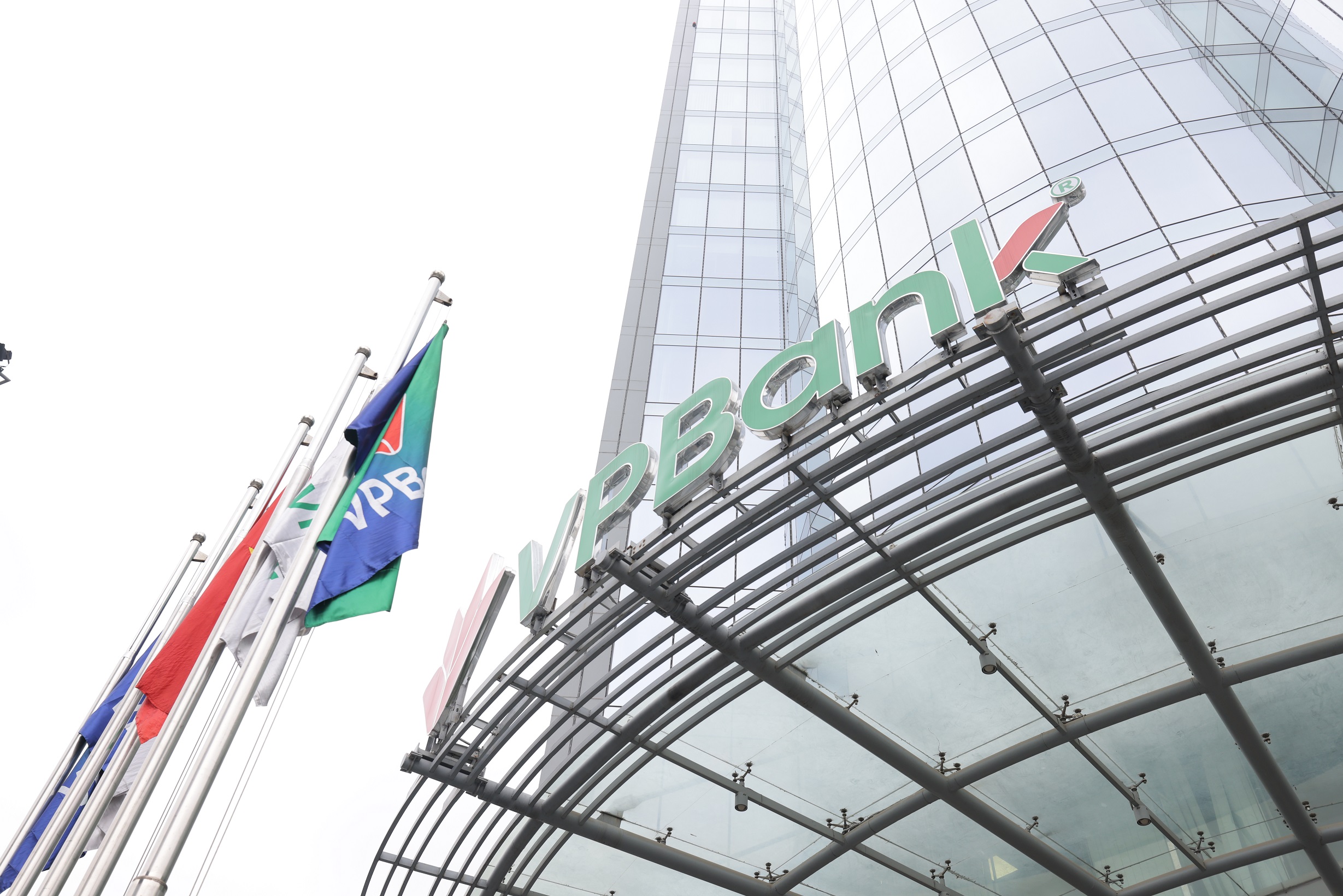 Lợi nhuận nửa năm VPBank đạt hơn 15,3 nghìn tỷ đồng, vượt hơn 50% kế ...